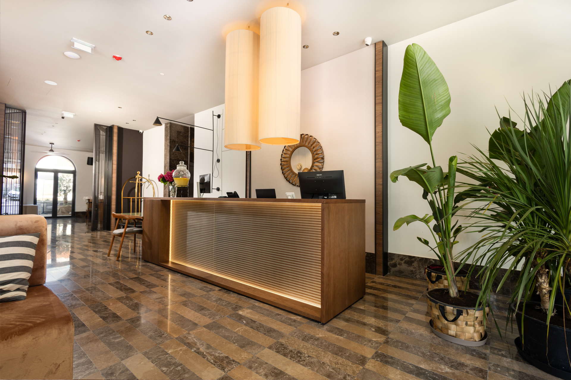 Infinity Hotel & More - Contact